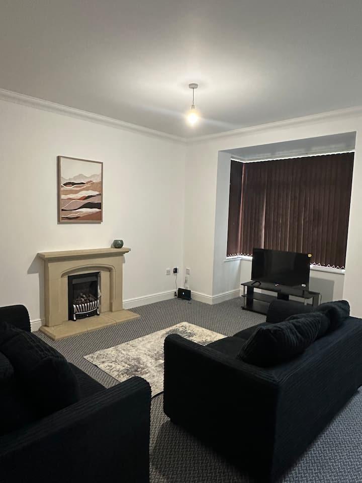 Prime Location 4 Bedroom House - Birmingham