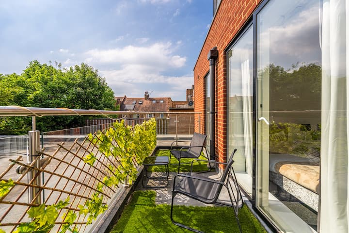 Free Parking, Centre Of Edgware - Wembley - London