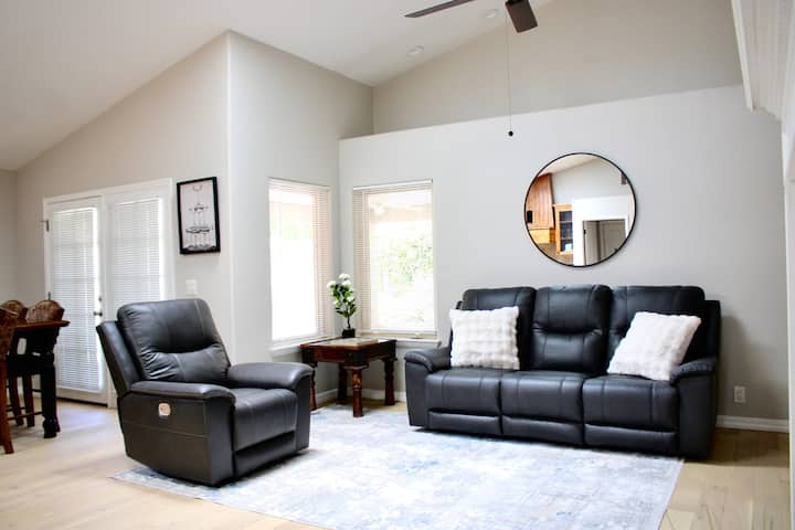 Prime Location, Cozy & Relaxing - Albuquerque, NM
