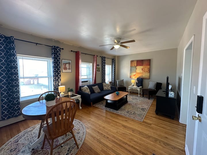 Magnificent Main Street Views Apartment - Galena, IL