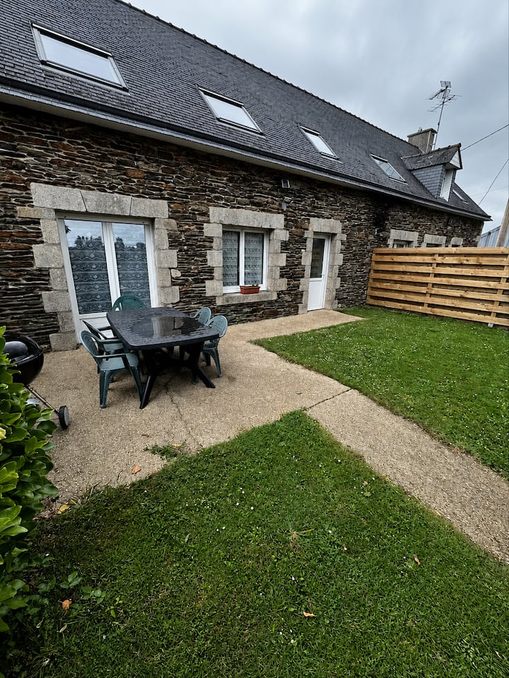 Gîte En Longère Rénovée Avec Piscine Chauffée - Plomodiern