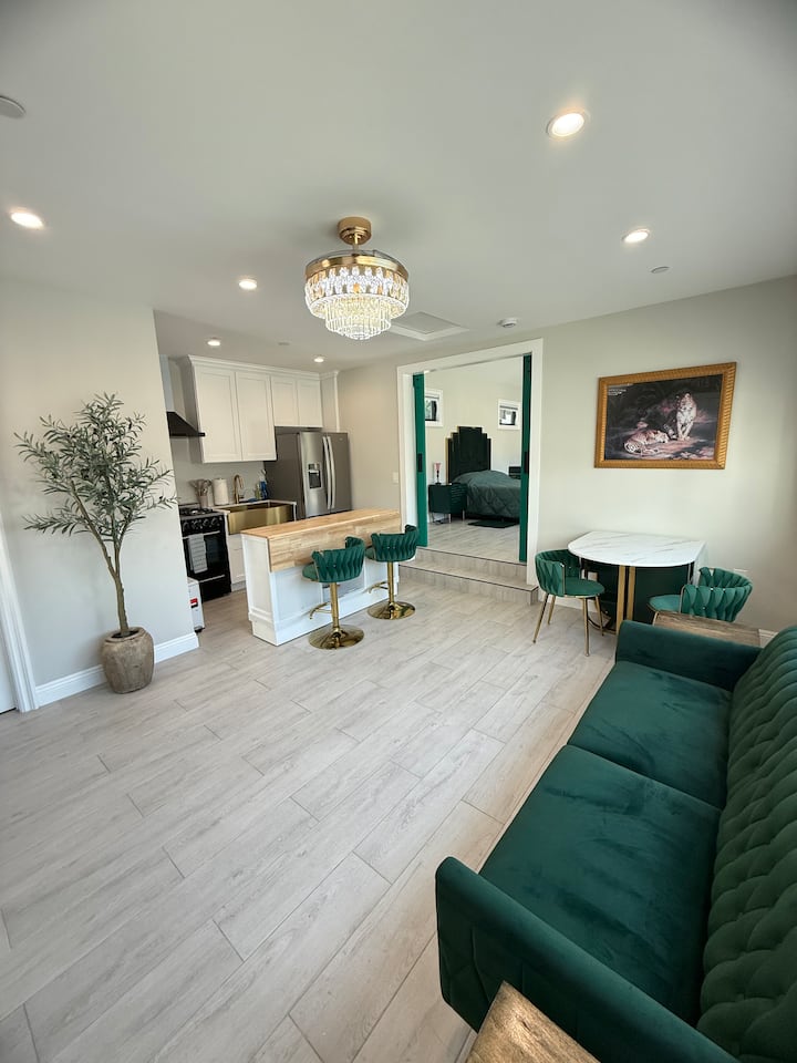 Palm Scape On Fairview - Burbank, CA