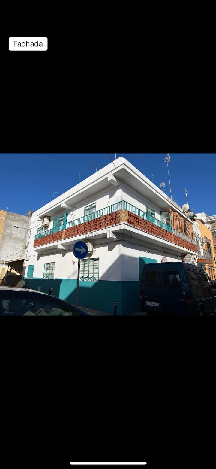 3 Habitaciones Junto Al Metro - Coria del Río