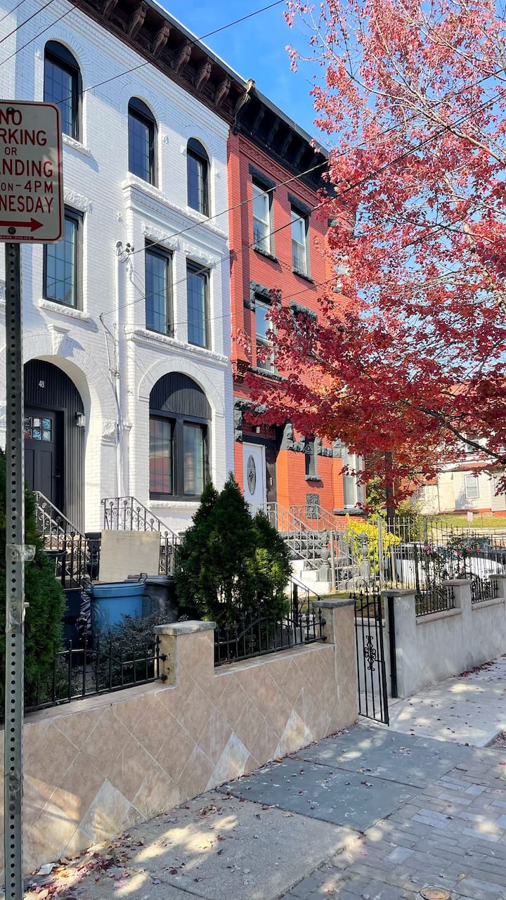 Luxury 7bdrm 4ba Townhome - Mins From Nyc & Ewr - New York, NY