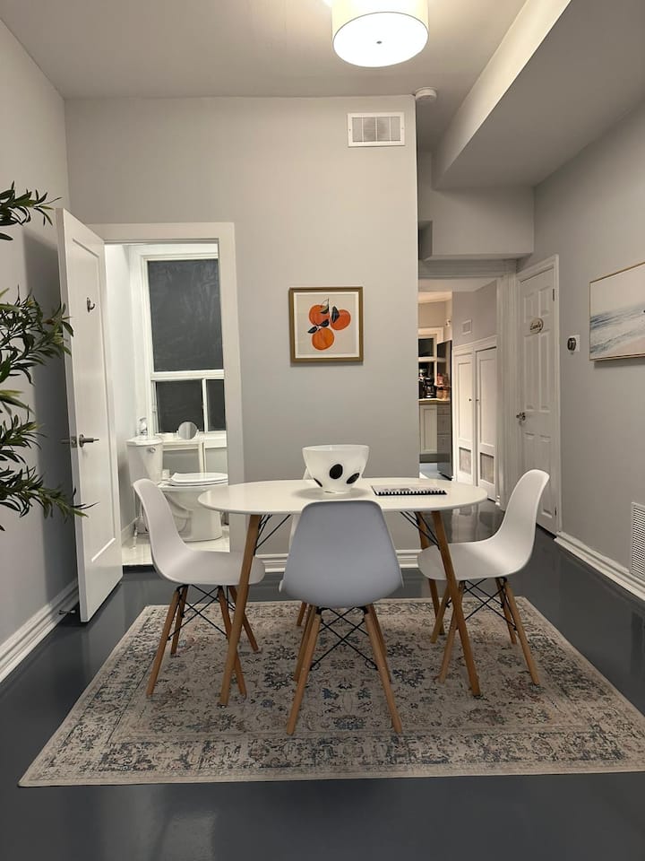 Leslieville Toronto Airbnb - Whole House - Toronto, ON