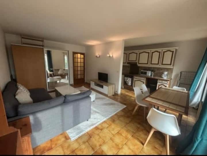 F2 à 10 Min De La Gare St Quentin En Yvelines - ibis Styles Guyancourt Versailles