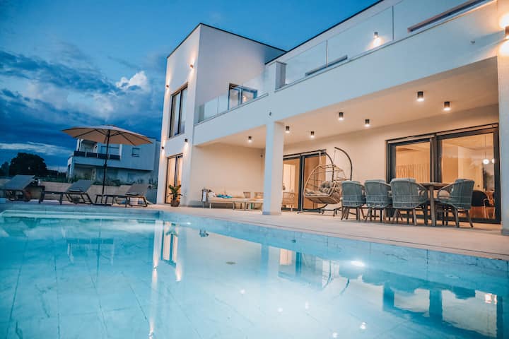 Brand New Villa With Infinity Pool And A Sea View - Peroj