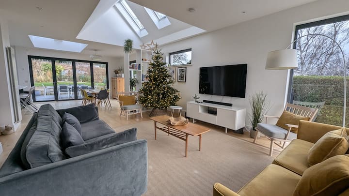 Kaimes Bright Garden Getaway - Edinburgh