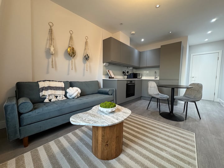 Stylish & Vibrant Flat Burnham - Maidenhead