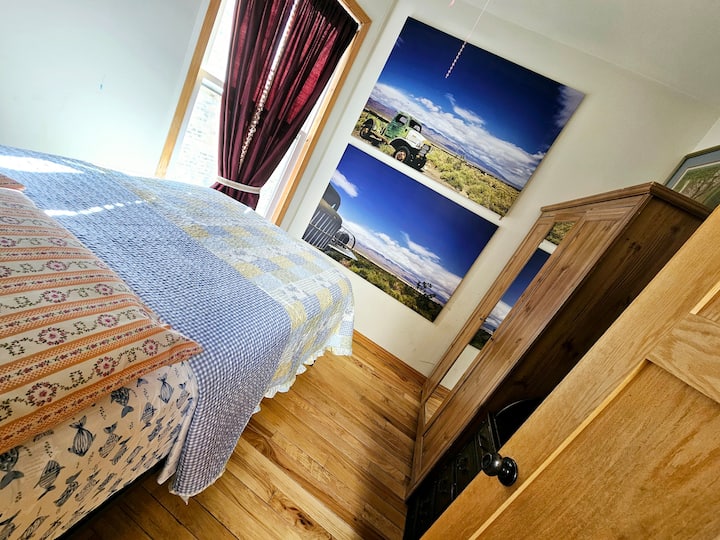 Cozy Room. 35th St. Iit. Green & Red Line + Metra - Chicago