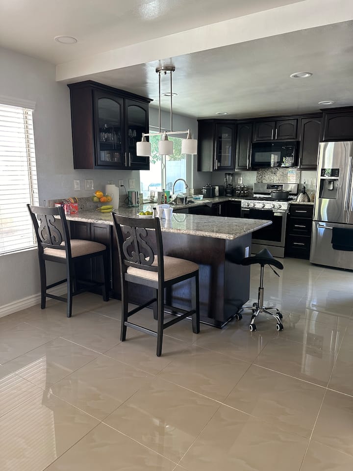 Cozy Room1 • Ucr & Moreno Valley Mall R1 - Moreno Valley, CA