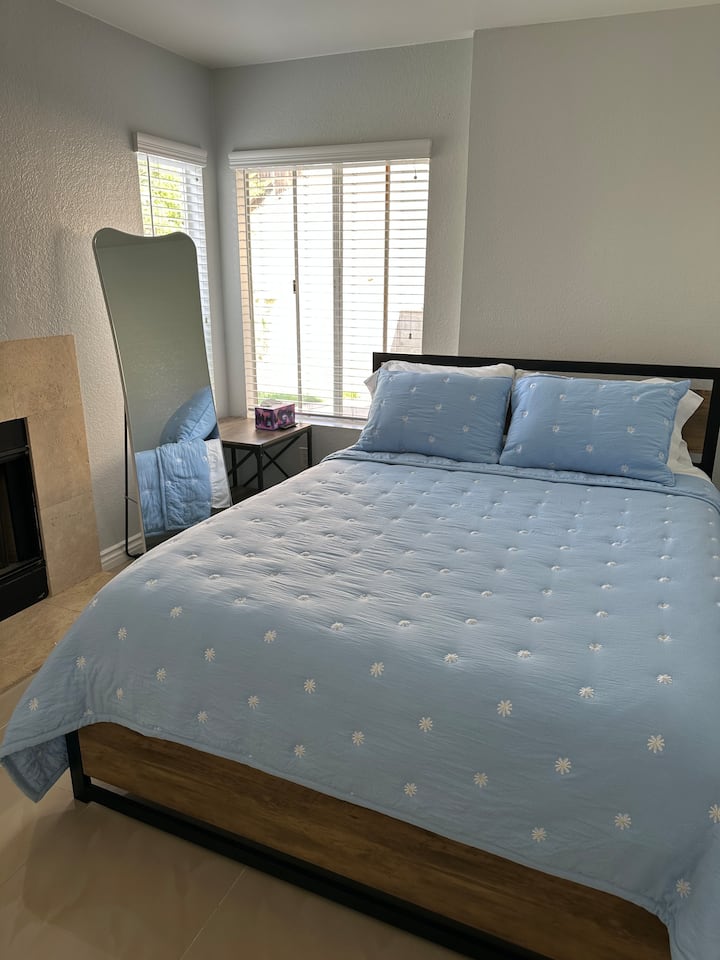 Cozy Room R2 • Ucr & Moreno Valley Mall - Moreno Valley, CA