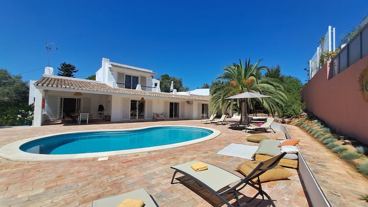 La Balaia - Charme Et Confort
12 Personnes  9 Lits - Albufeira