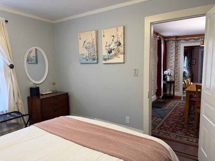 Hillsdale Cottage | Whole House - Sandy Beach, Hillsdale