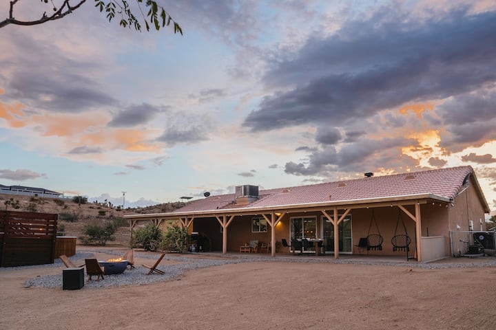 New-pool, Spa, Fire Pit, Dogs Ok, Fenced 2 Acres - Yucca Valley, CA