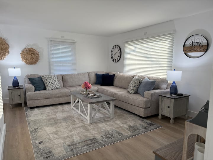 Fresh Remodel-sleeps 4-comfy Furniture-in Town - Pendleton, IN