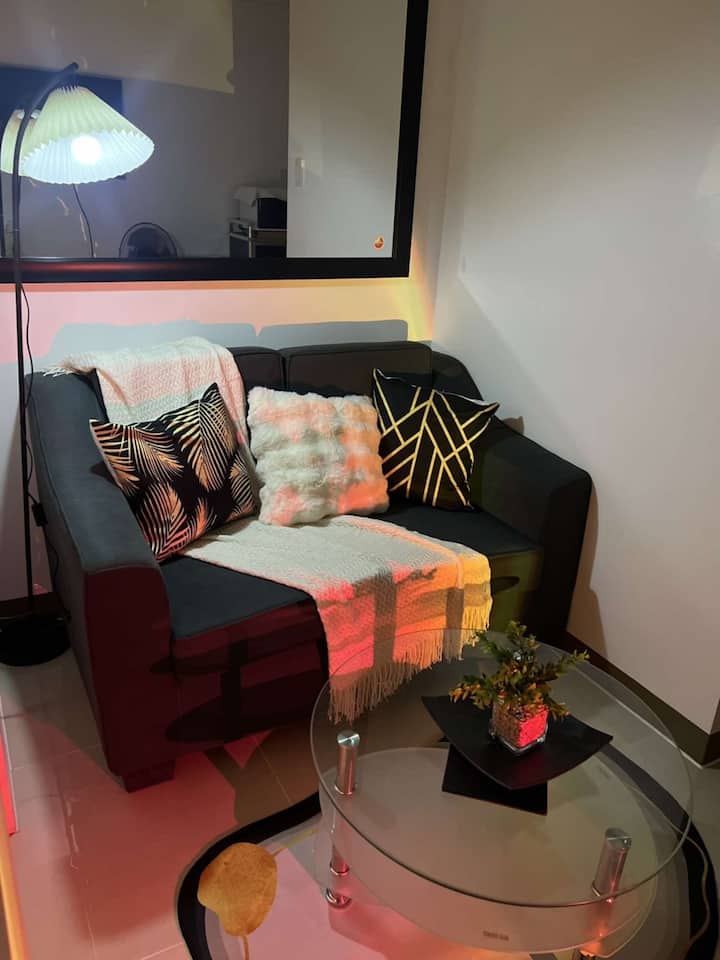 South Residence 1br | Netflix | Pool | Wifi | Mall - Las Piñas