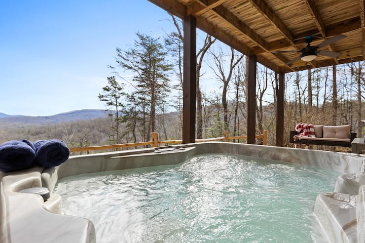 Cozy Winter Retreat, Hot Tub, Arcade, Fire Pit - Blue Ridge, GA