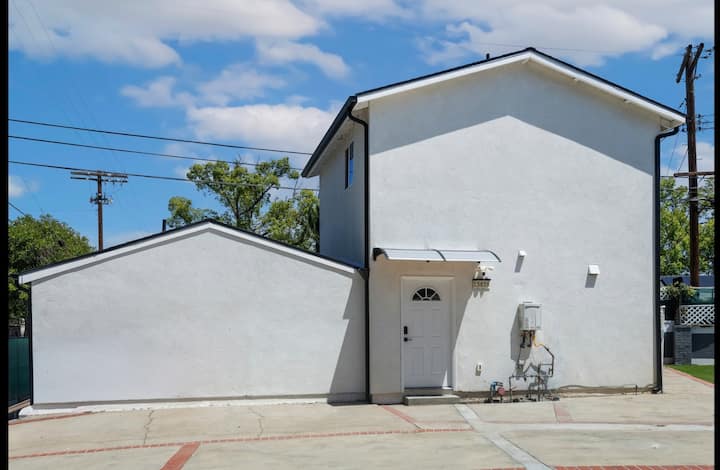 Large Newly Built Two Story Guest House - Van Nuys - Los Angeles