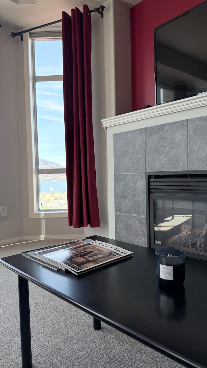 Luxury Lakefront Downtown Kelowna | Stunning Views - Kelowna