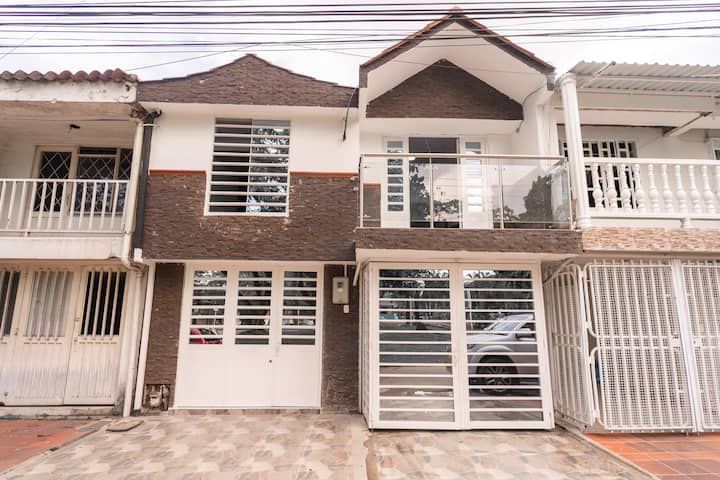 “Casa Vacacional”
Mínimo 4 Personas
Máximo 15 . - Villavicencio