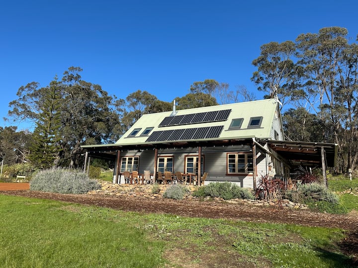 Moorialup Cottage: Vineyard Stay - Western Australia