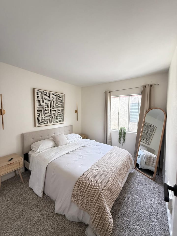 Room In Mission Valley - San Diego, CA