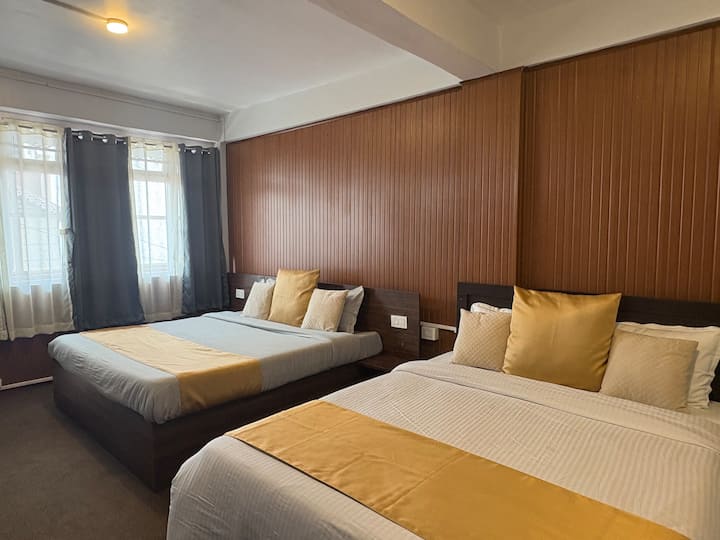 The Valaya ( Family ) - Darjeeling