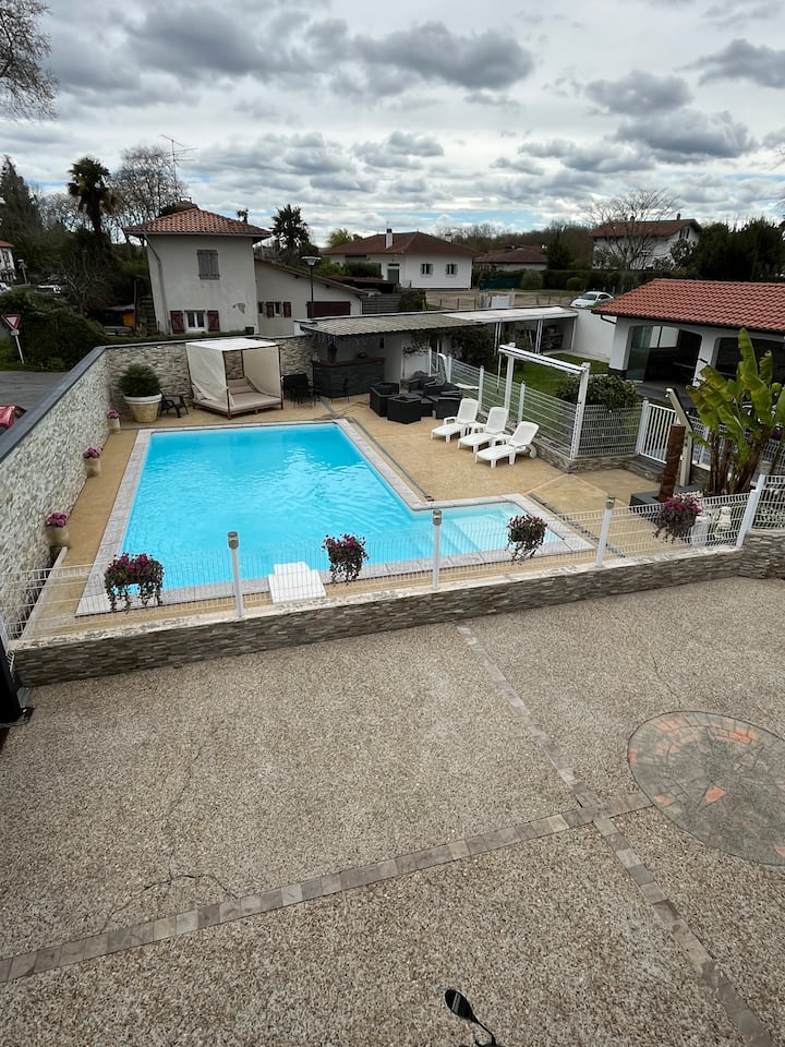 Maison De 300 M² - Tarnos