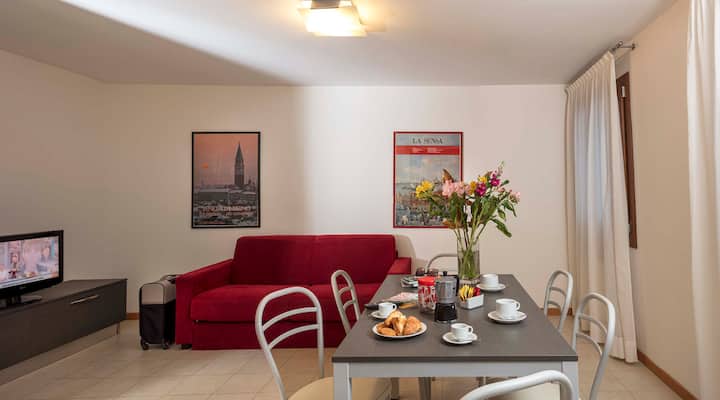 "Marco Polo" Close To Biennale A 50 Metri S.marco. - Venecia