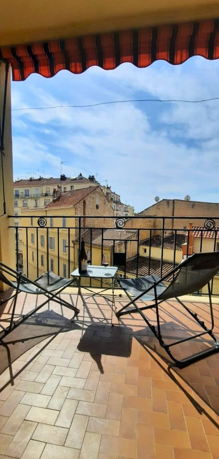 Une Terrasse Au Soleil Au Coeur De Marseille - 