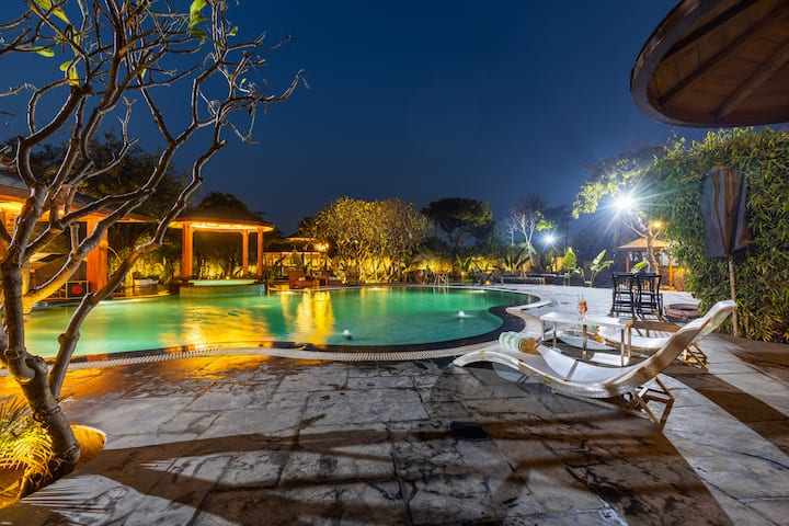 Private Pool Farmhouse For Parties Near Delhi - Bahadurgarh