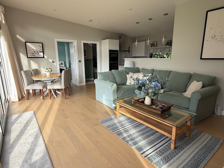 Stylish Country Escape With Garden, Fire Pit & Bbq - United Kingdom