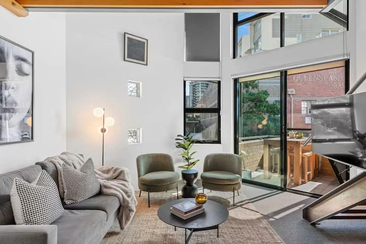 3-bed Teneriffe Apartment - Pool | Gym | Parking - Brisbane