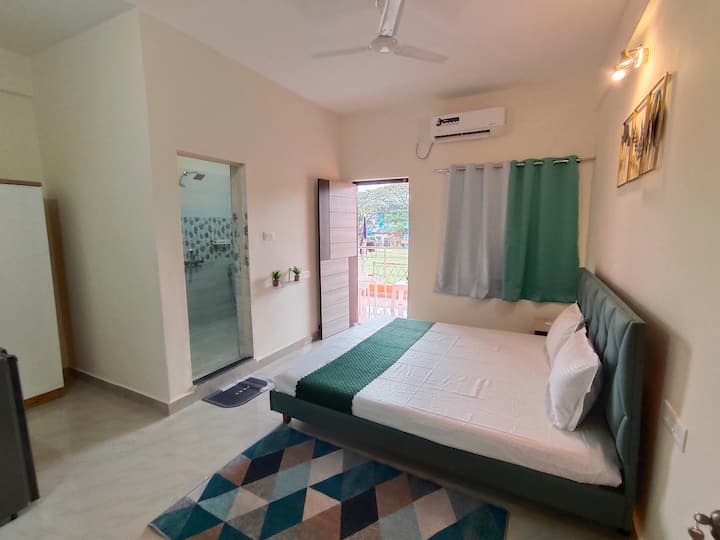 Cozy Suite Room Wid Balcony Ac,backup,nr Beach,104 - Goa