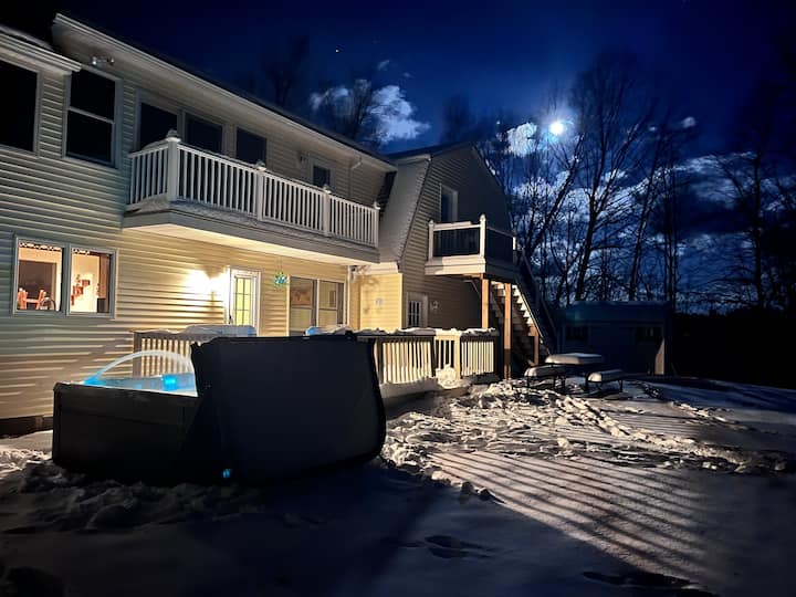 Lucy's Lodge Is Your Home Away From Home - Monadnock State Park, Jaffrey