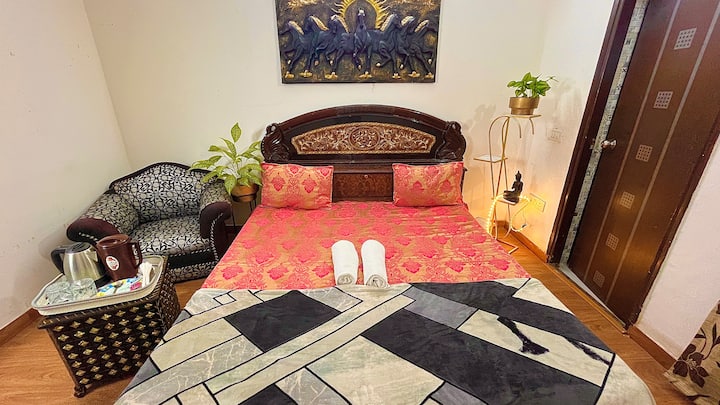 Private Room In Luxury Society - Faridabad