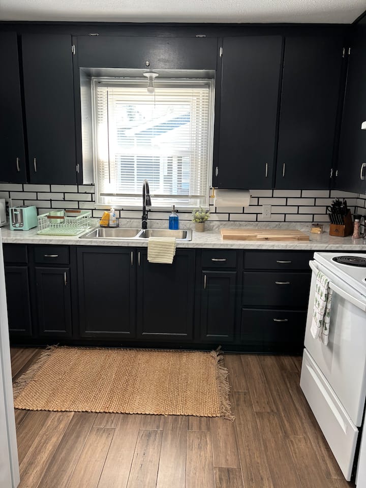 Home In The Heart Of Downtown Rogers - Lowell, AR
