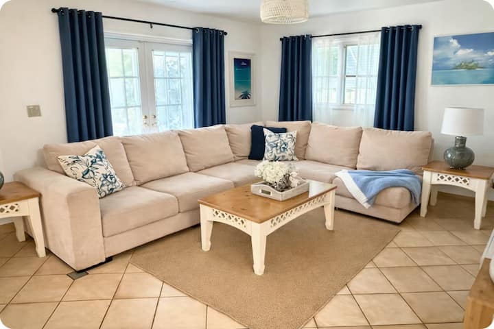 Family Beach House · Steps To Beach · Sleeps 6 - Deerfield Beach, FL
