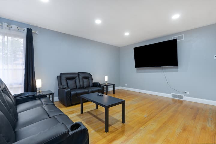 Game House Arcade Pool Ping Pong 3 Beds 2 Bath - Bartlett, IL