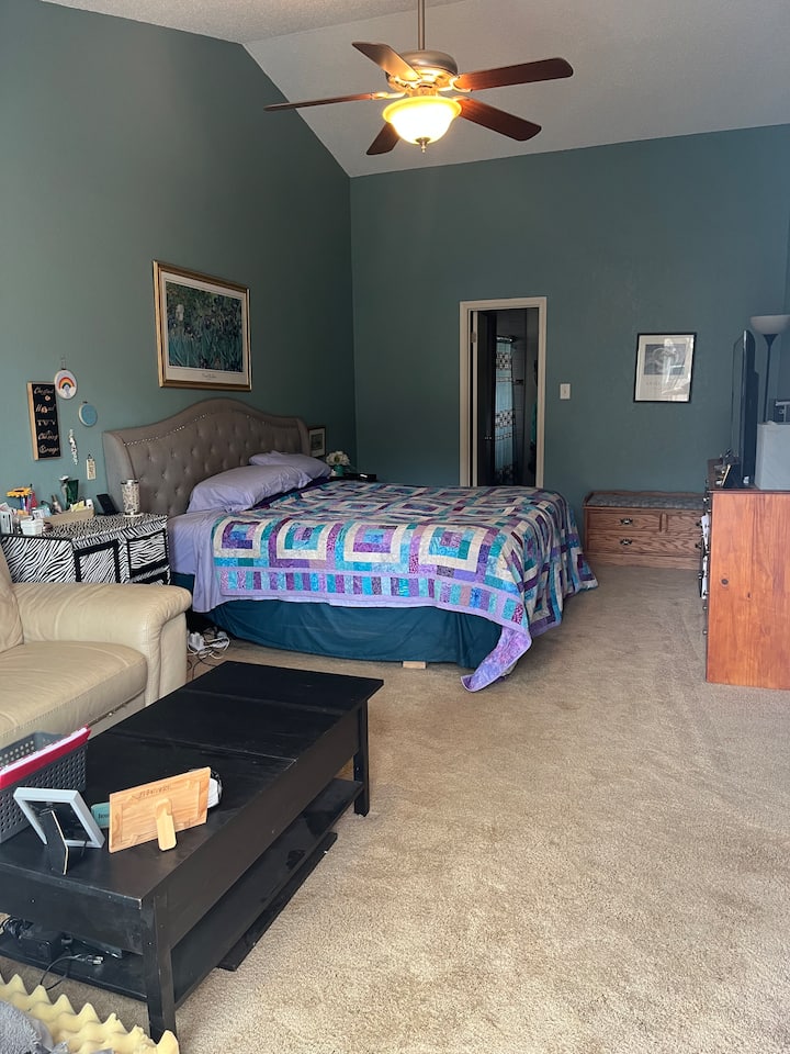 Huge Master Suite W Yard - Austin, TX