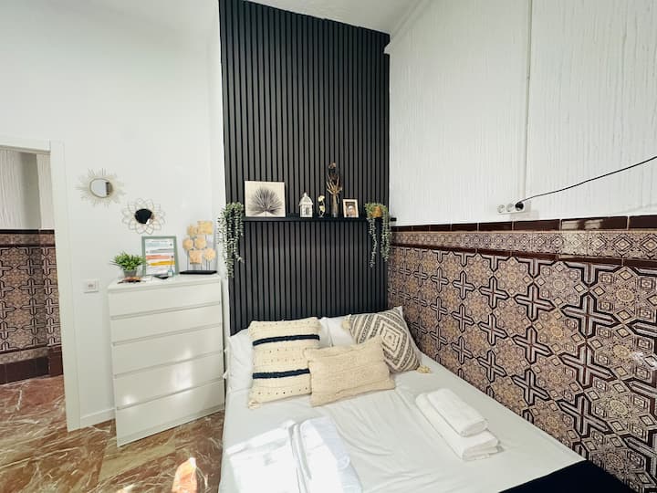 Habitación Céntrica, Con Llave, Luminosa Y Coqueta - Sevilla