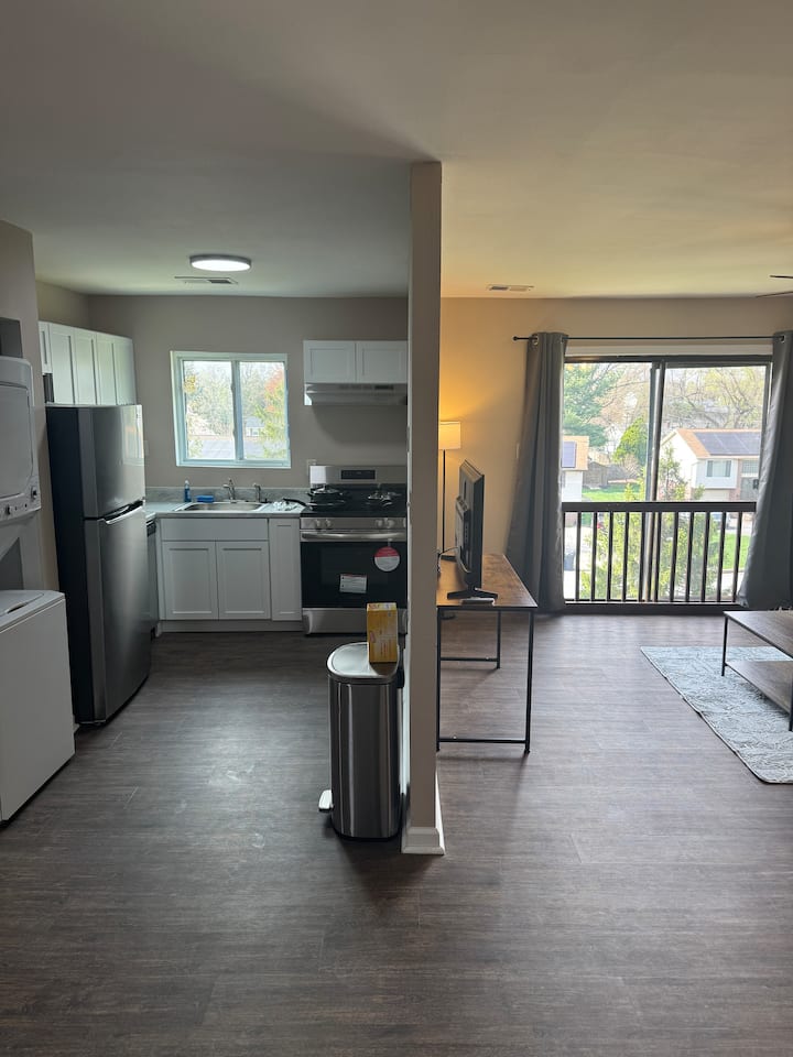 Beautiful Apt In Pikesville Building - Owings Mills, MD