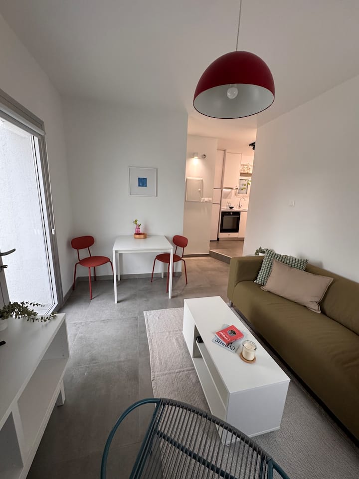 Skyhigh Urban Apt - Nicosia