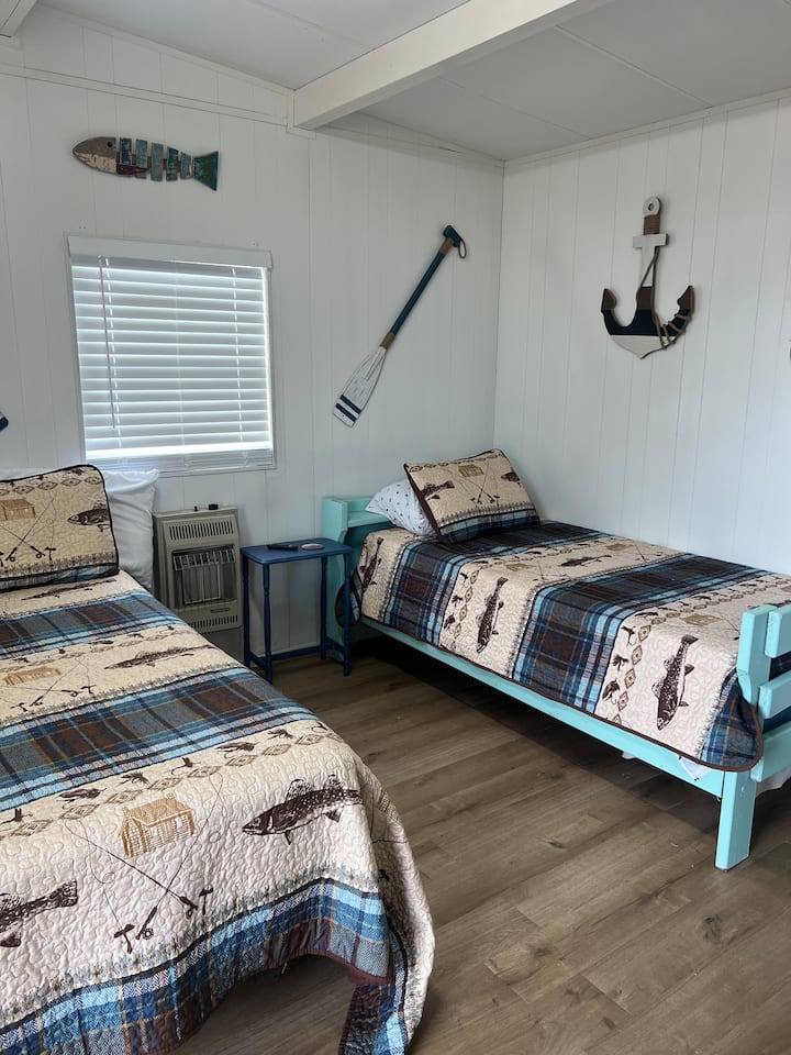 Big John's Master Bait & Lodging Cabin 2 - Round Top, TX