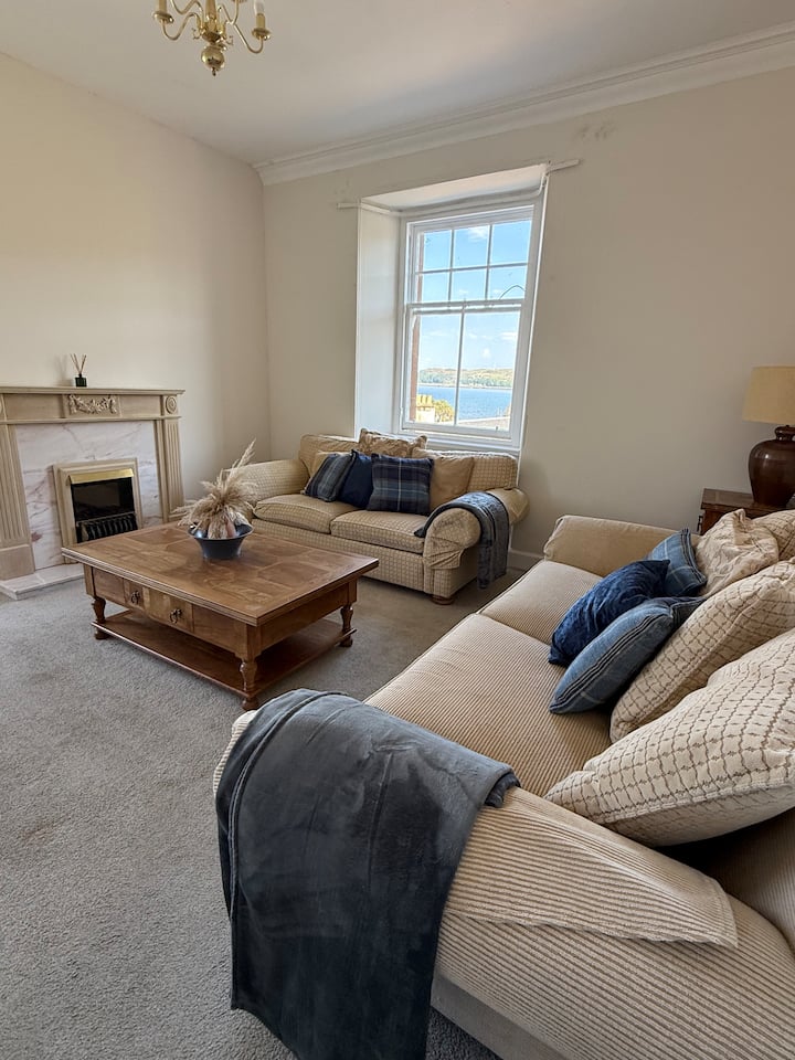 Spacious Seaside Retreat With Ocean Views - イギリス キャンベルタウン