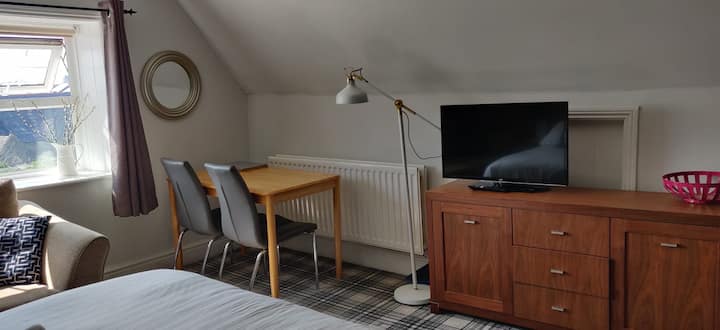 Studio Room, 30 Seconds From The Ocean - Aberystwyth