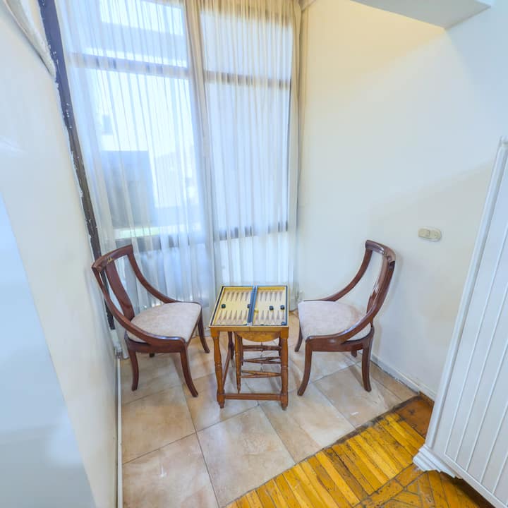 Zamalek Gem: Balcony & Nile View Apt - Cairo