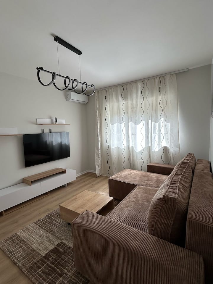 Cute Apartment At City Centre - Tirana