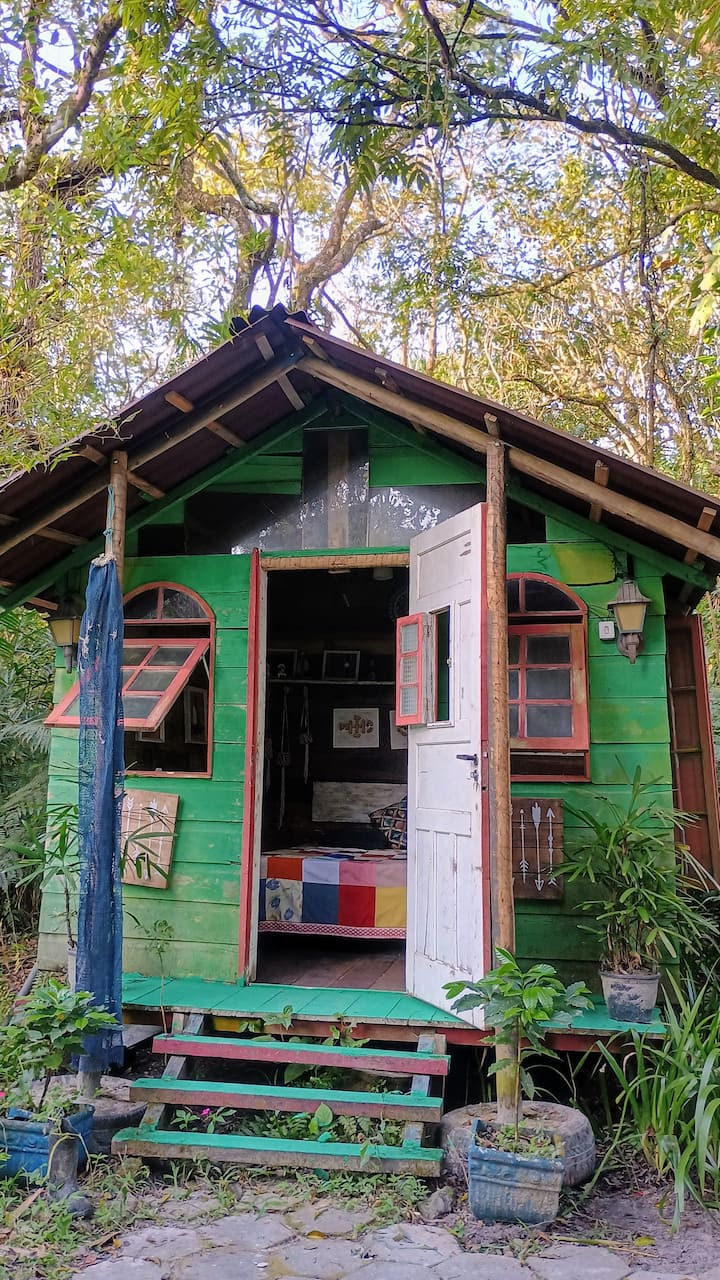 Chalé Hobbit Madeira E Vidro. - Peruíbe